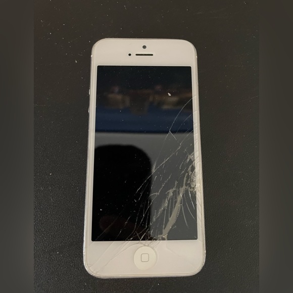 Apple | Cell Phones & Accessories | Iphone 5 Silver Cracked Screen ...
